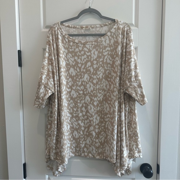 ODDY | Tops | 34 Sleeve Piko Top Cream And White Leopard 2x3x | Poshmark